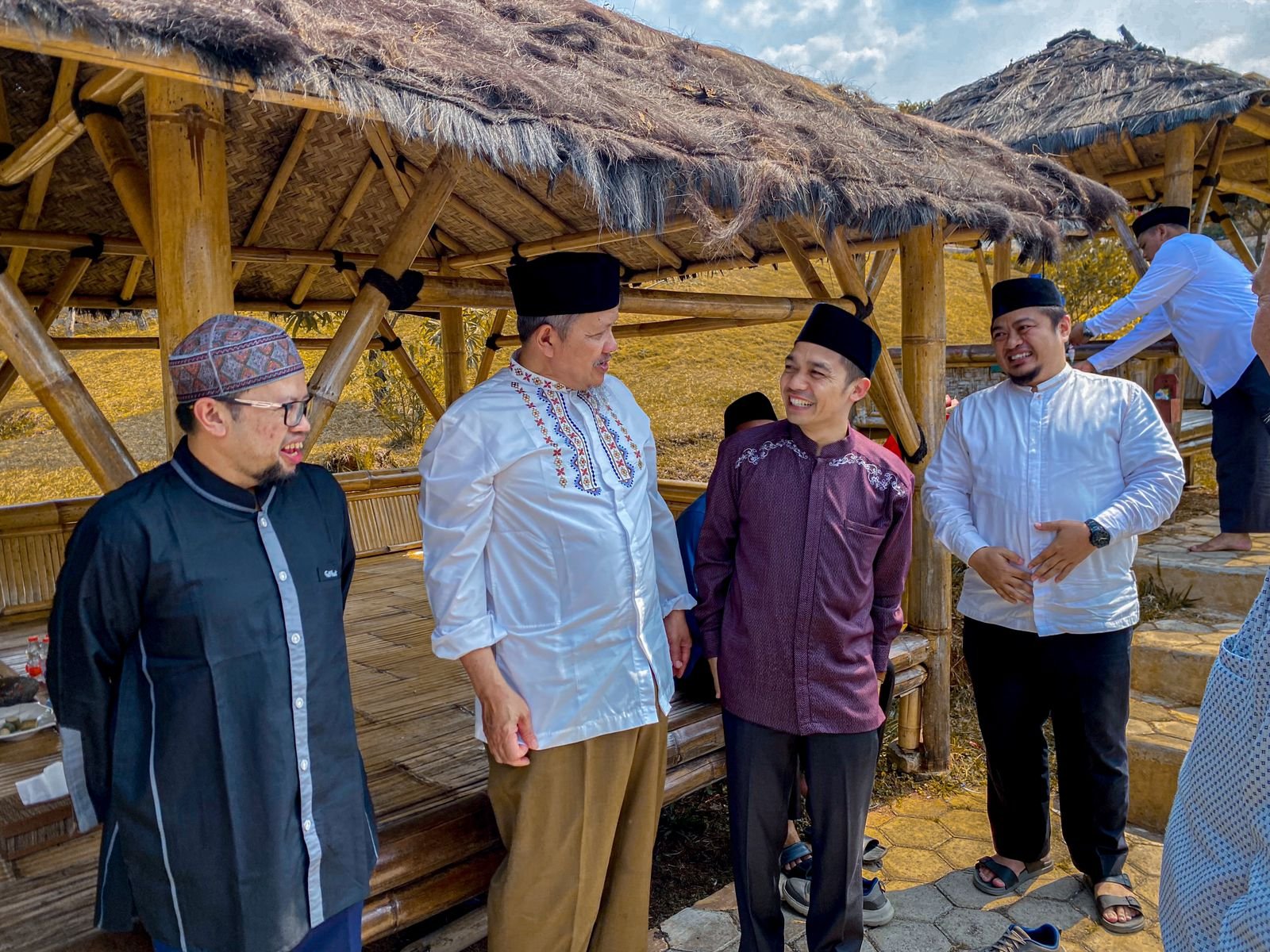 Pimpinan Pondok Baitul Hidayah Bandung, Takziah Ke Darul falah ...